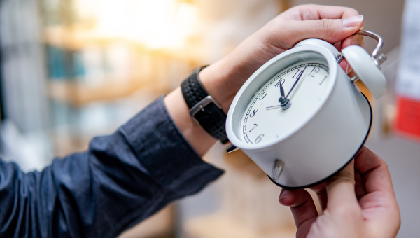 Permanent daylight saving time bill moves forward – Article Bias Rating ...